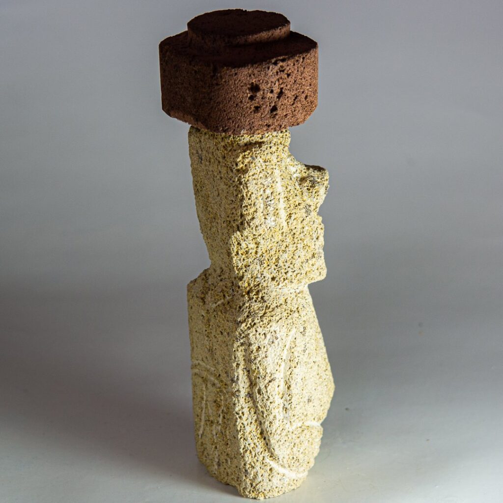 Escultura de moái realizada en piedra volcánica autóctona (modelo B ...